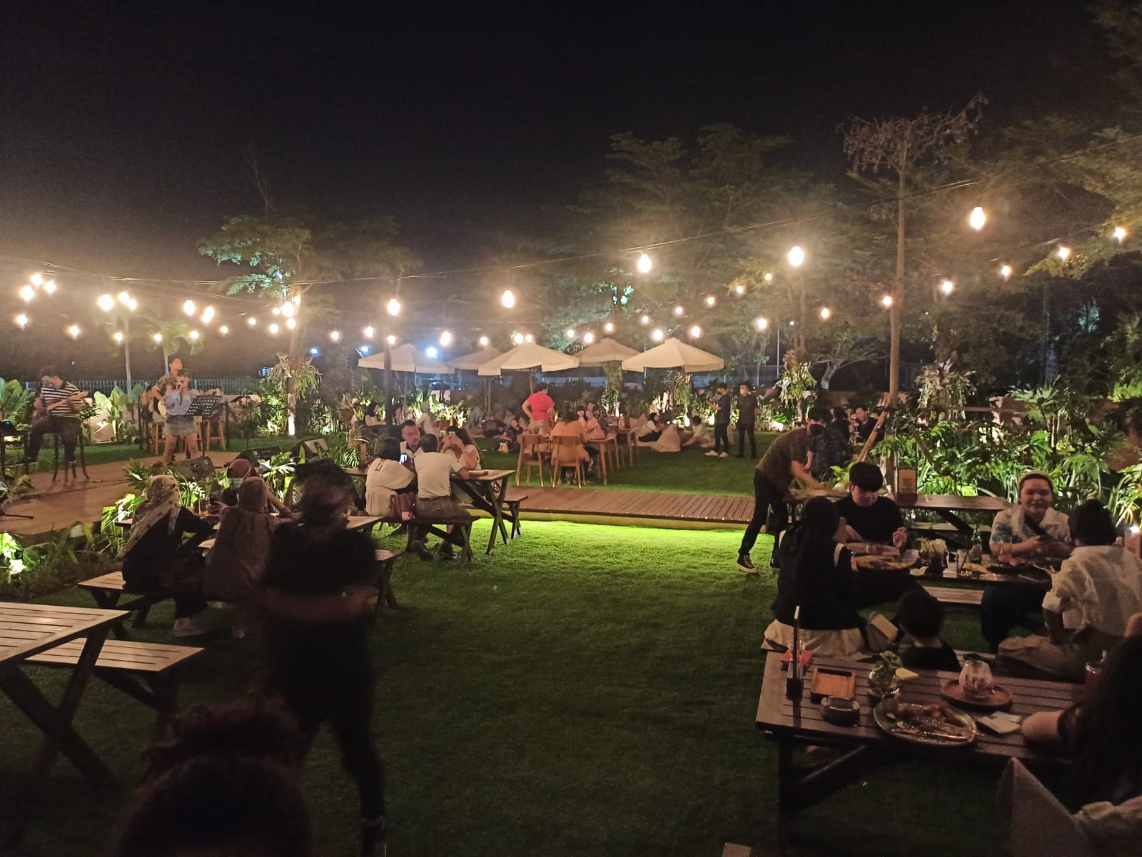 Nongkrong Kekinian Sembari Belanja di Openaire Resto Bar and Market ...