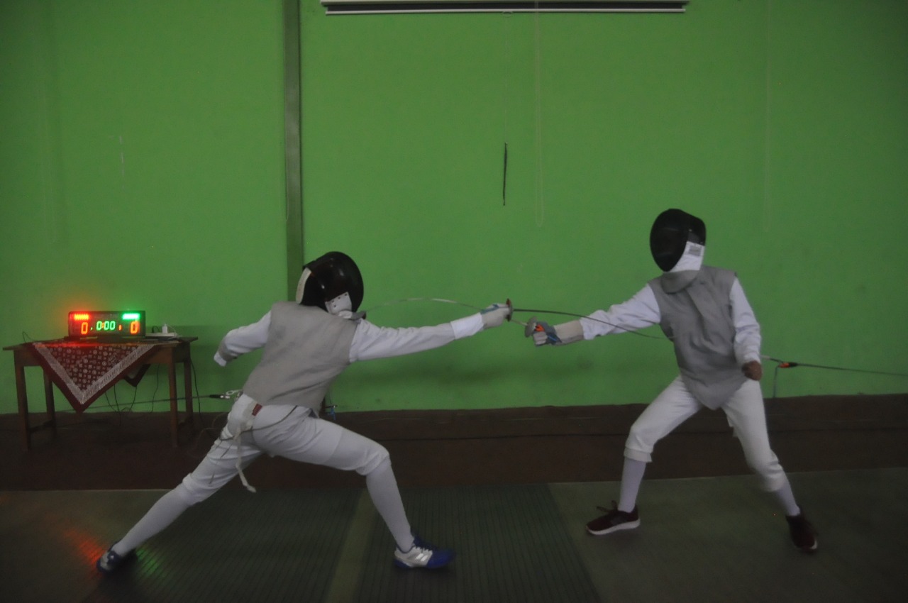 Julia dan Bagas Sabet Medali Emas Cabor Anggar di Popda Kota Semarang ...