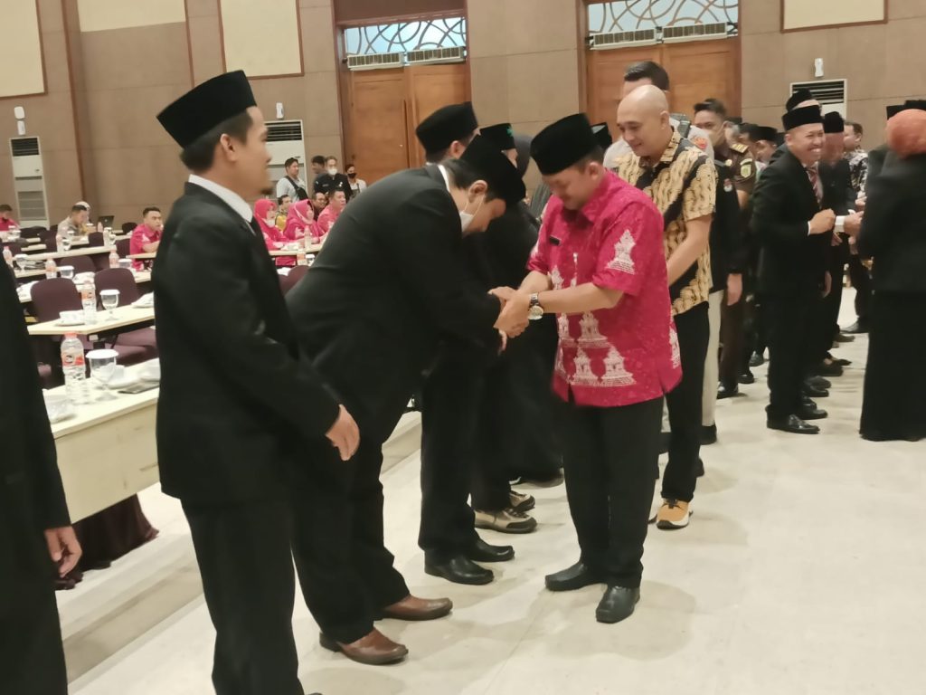 Ketua KPUD Kabupaten Semarang Kukuhkan 95 Anggota PPK - UpRadio