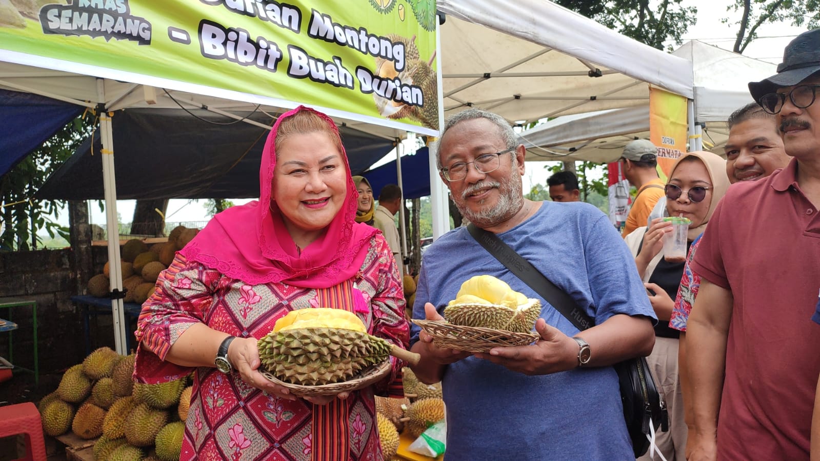 Festival Durian di Souvenir Shop Cepoko Gunungpati Meriah, Panitia ...