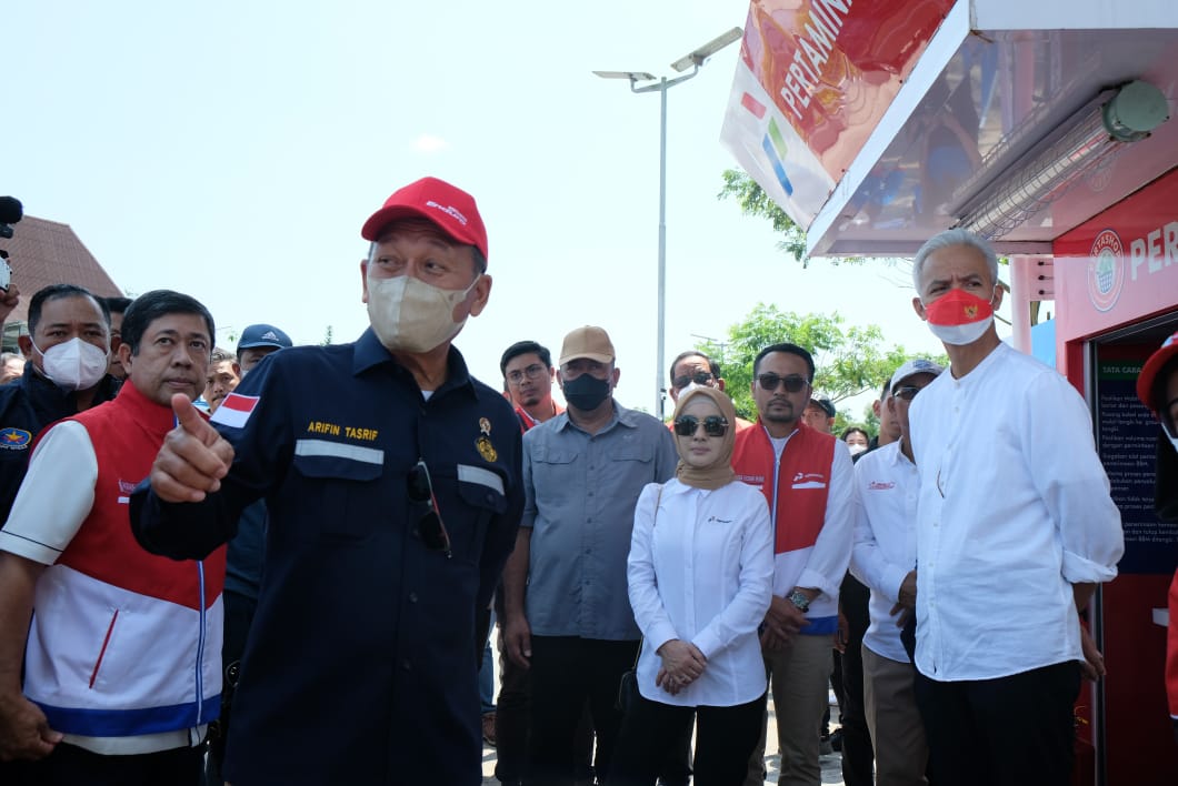 Menteri ESDM dan Dirut PT Pertamina (Persero) Kunjungi Langsung SPBU Tol Jawa Tengah - UpRadio