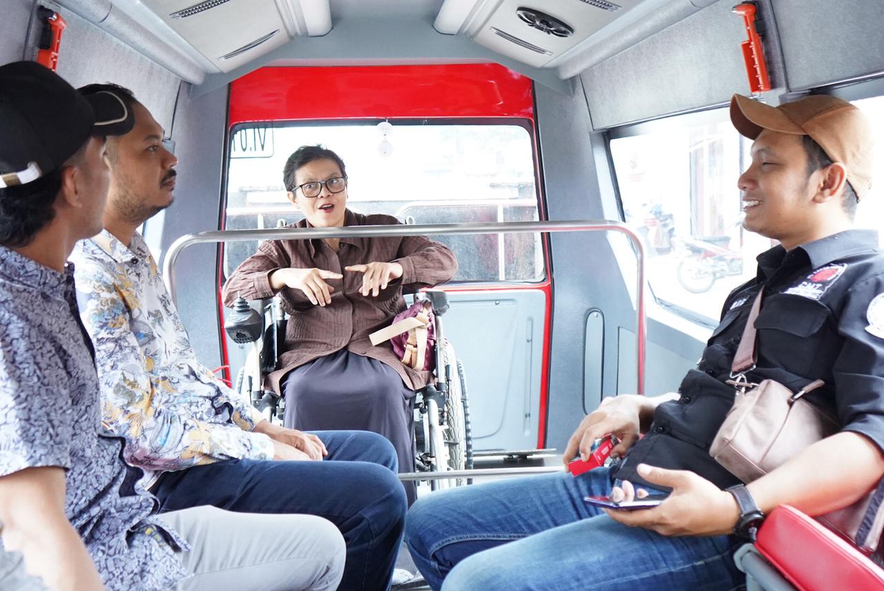 Trans Semarang Hadirkan Microbus Disabilitas - UpRadio