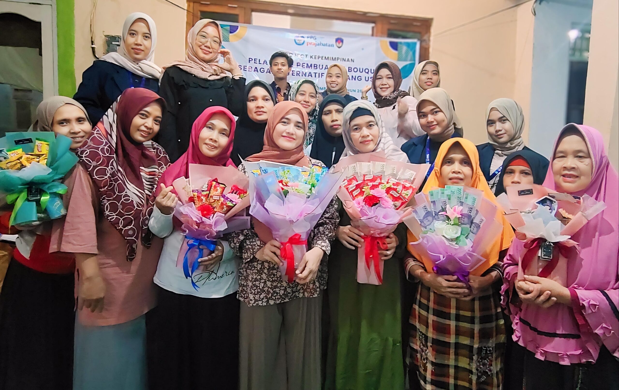 Mahasiswa PPG Prajabatan UPGRIS Gelar Pelatihan Pembuatan Bouquet - UpRadio