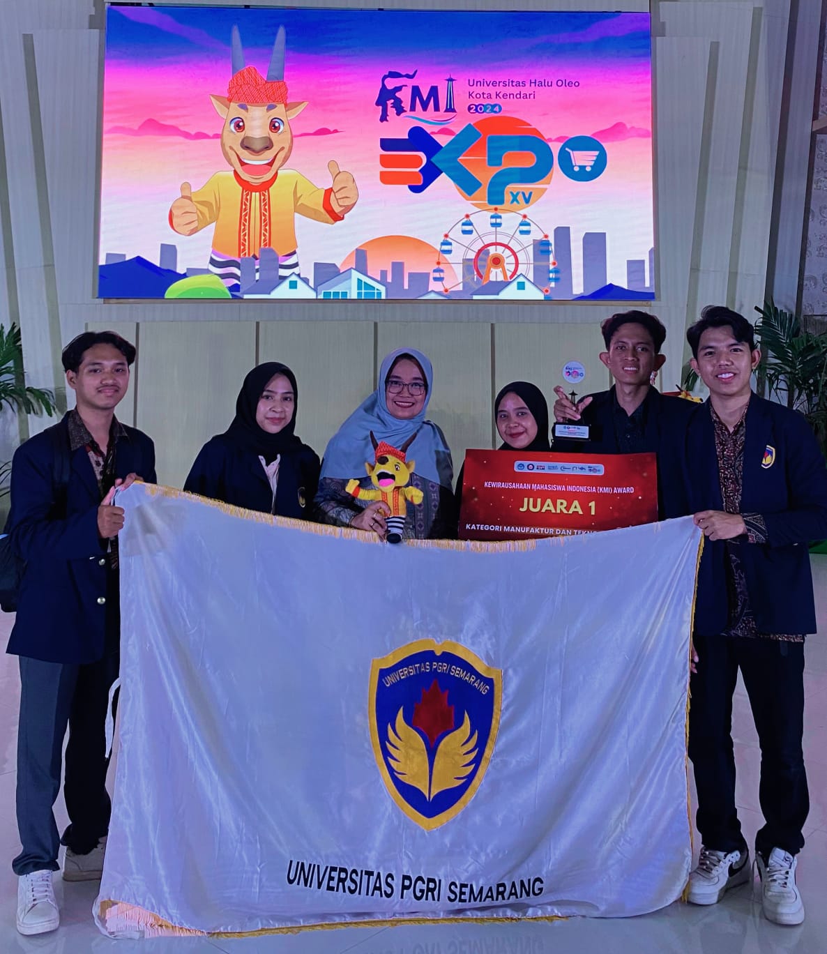 Mahasiswa UPGRIS Juara I Ajang Kewirausahaan Mahasiswa Indonesia (KMI) Award 2024 - UpRadio